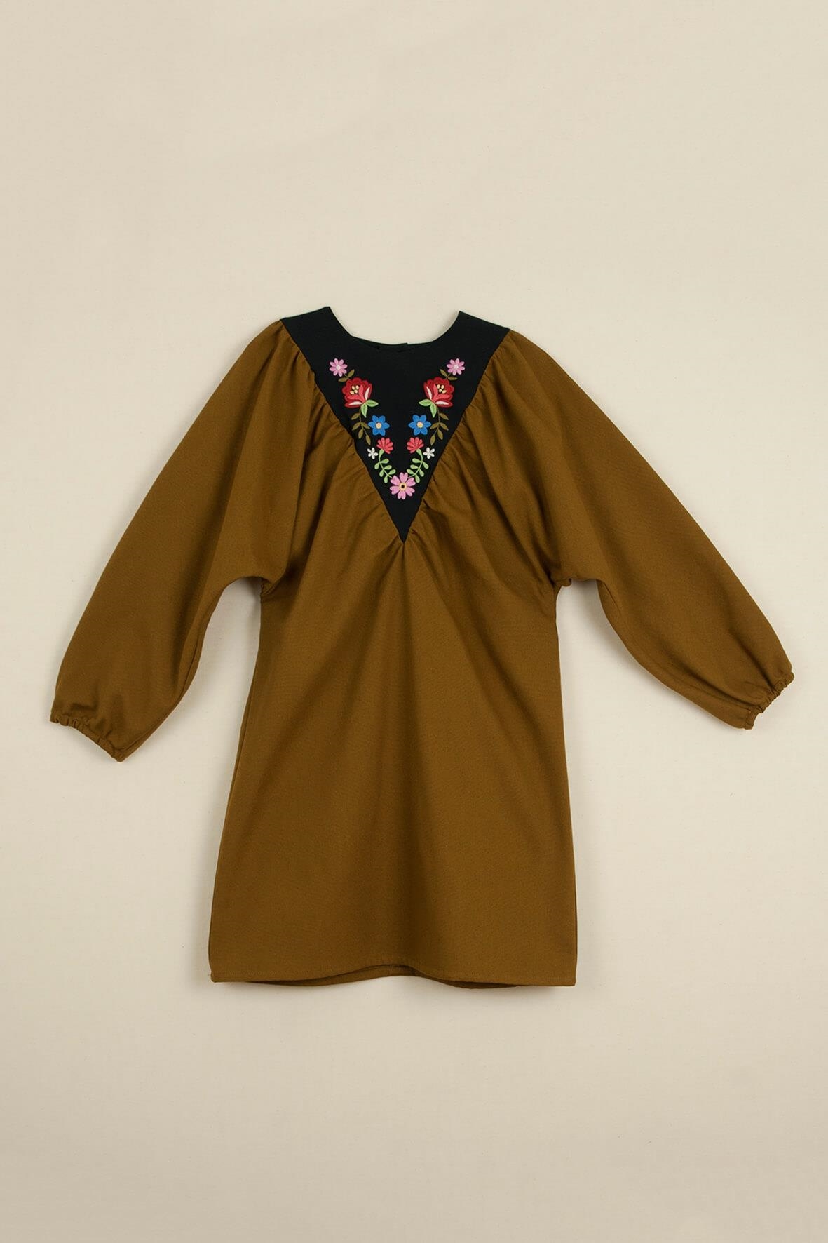Mod.20.2 Ochre tone v-shaped yoke dress | AW19.20.Mod.20.2 Ochre tone v ...