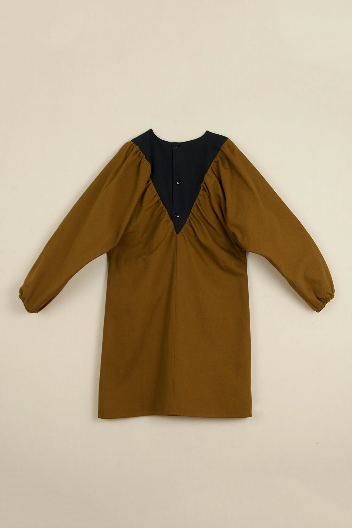 Mod.20.2 Ochre tone v-shaped yoke dress | AW19.20.Mod.20.2 Ochre tone v ...